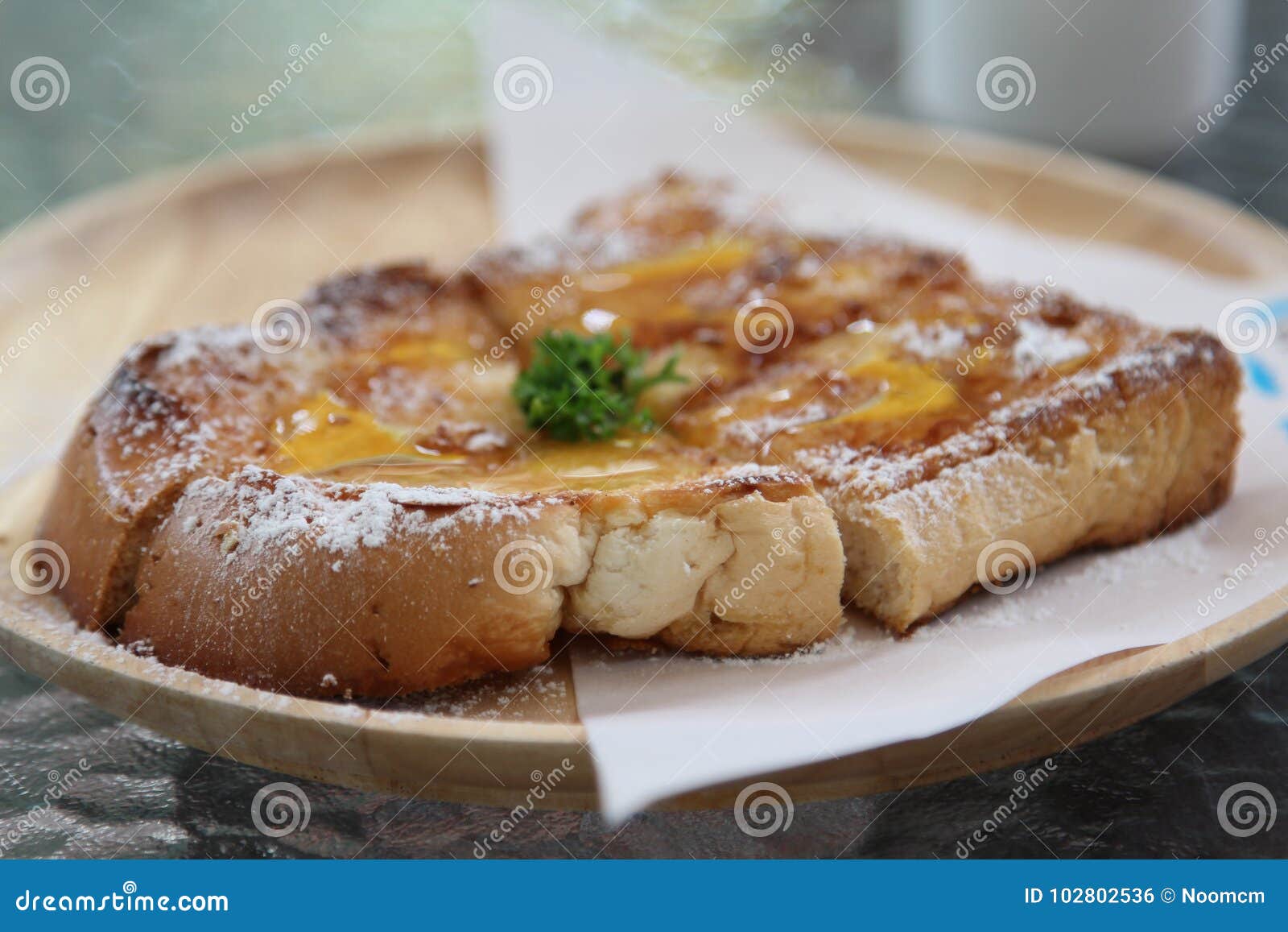 Franse toost stock foto. Image of nagerecht, bakkerij - 102802536