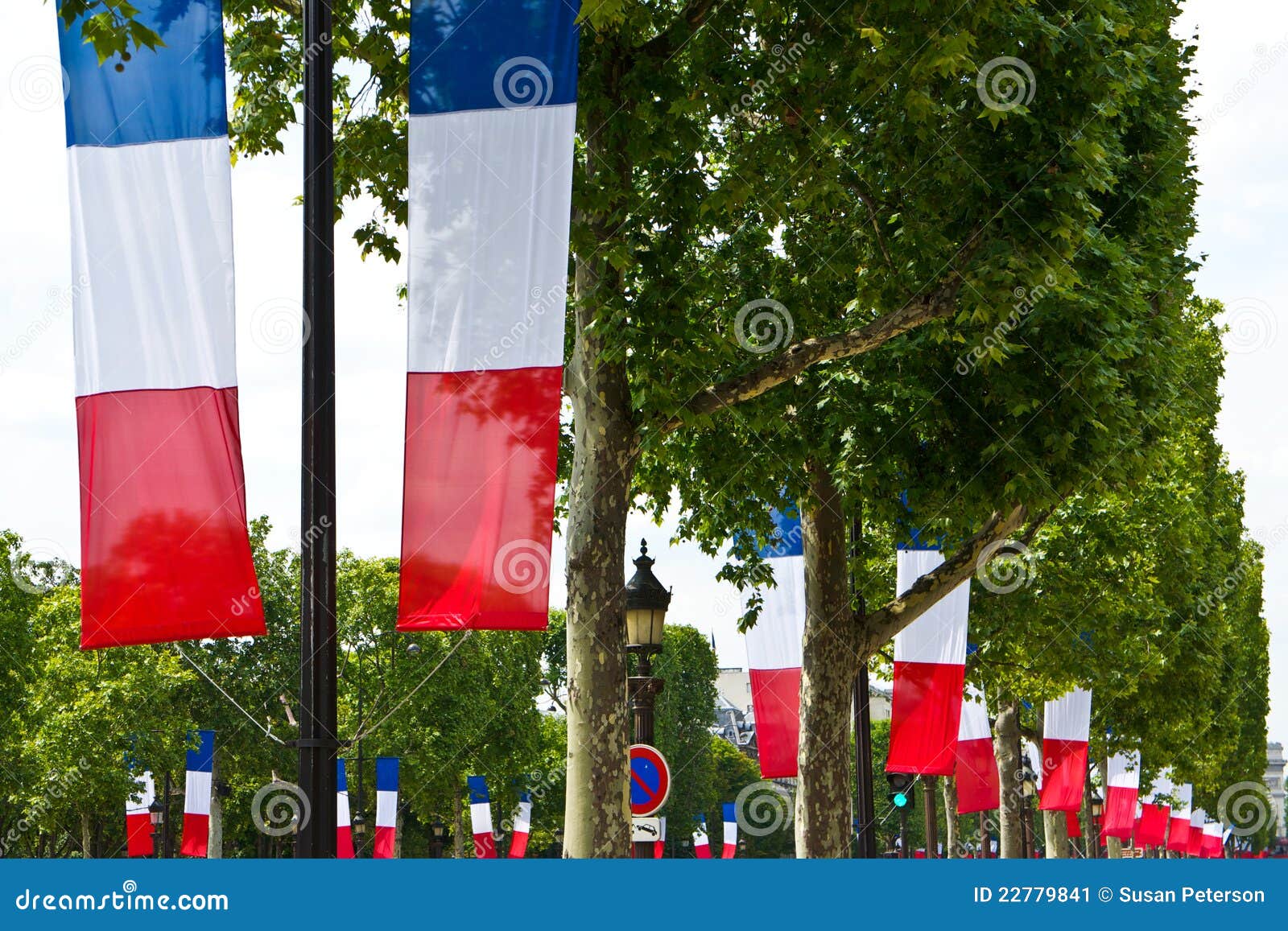 Franse Vlaggen Tricolor in Parijs Stock Afbeelding - Image of frans ...