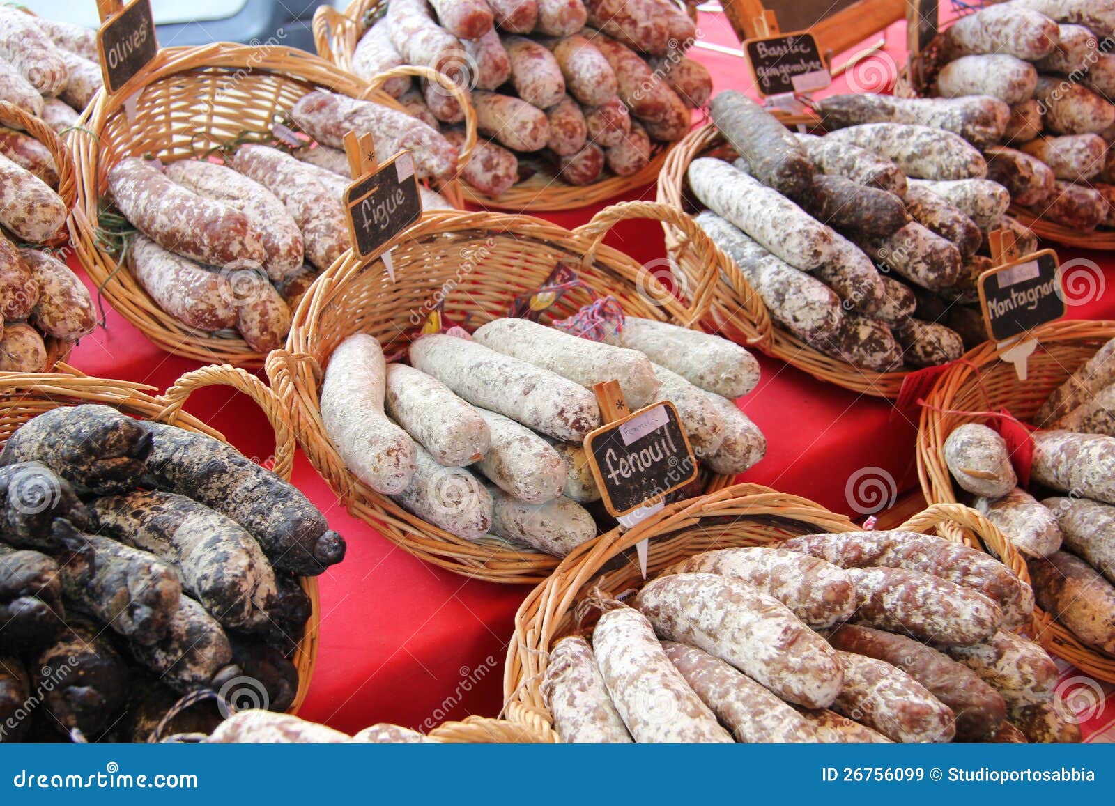 Franse worsten stock afbeelding. Image of slachterij - 26756099