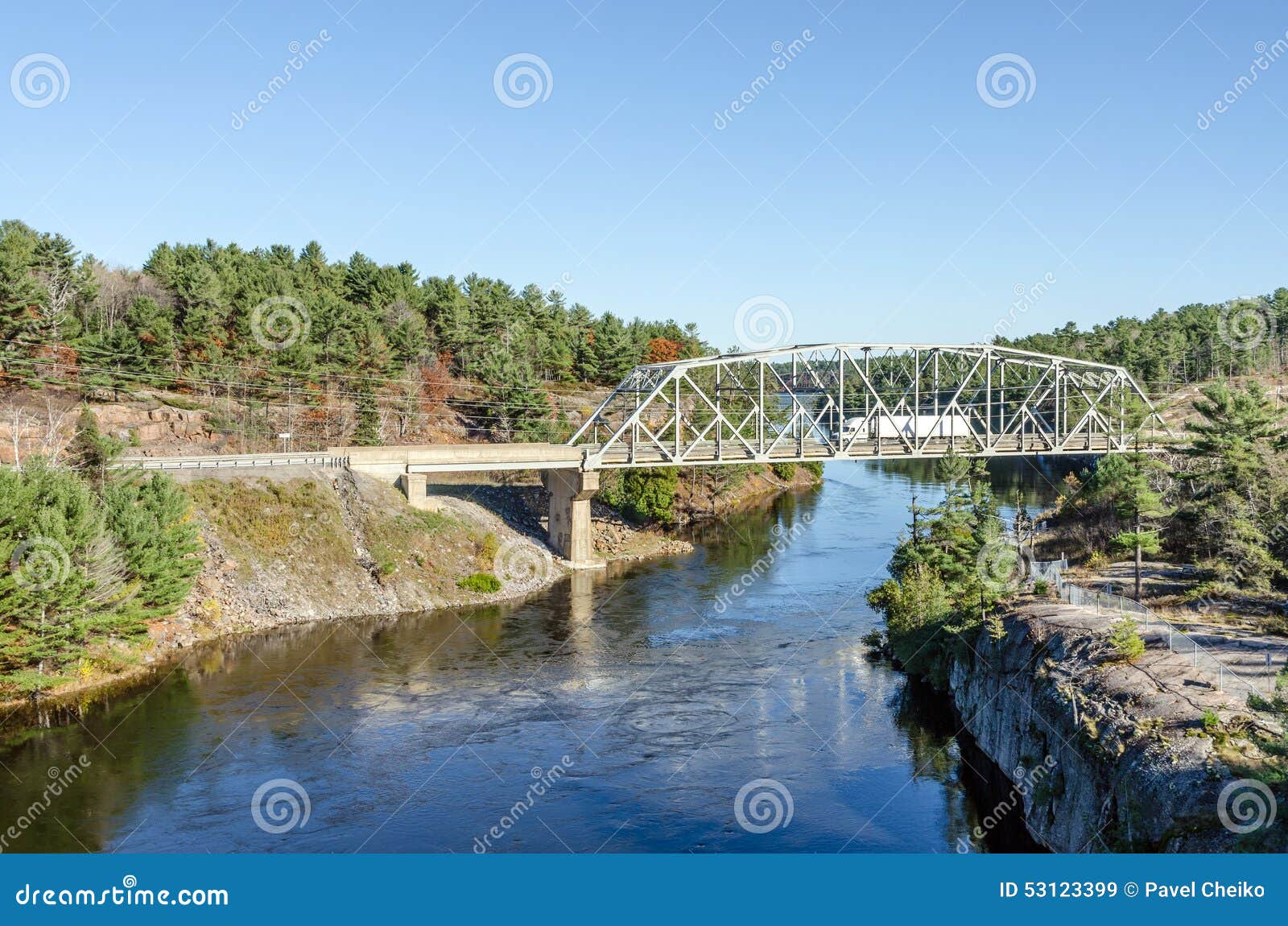 Fransk flod fotografering för bildbyråer. Bild av parkera - 53123399