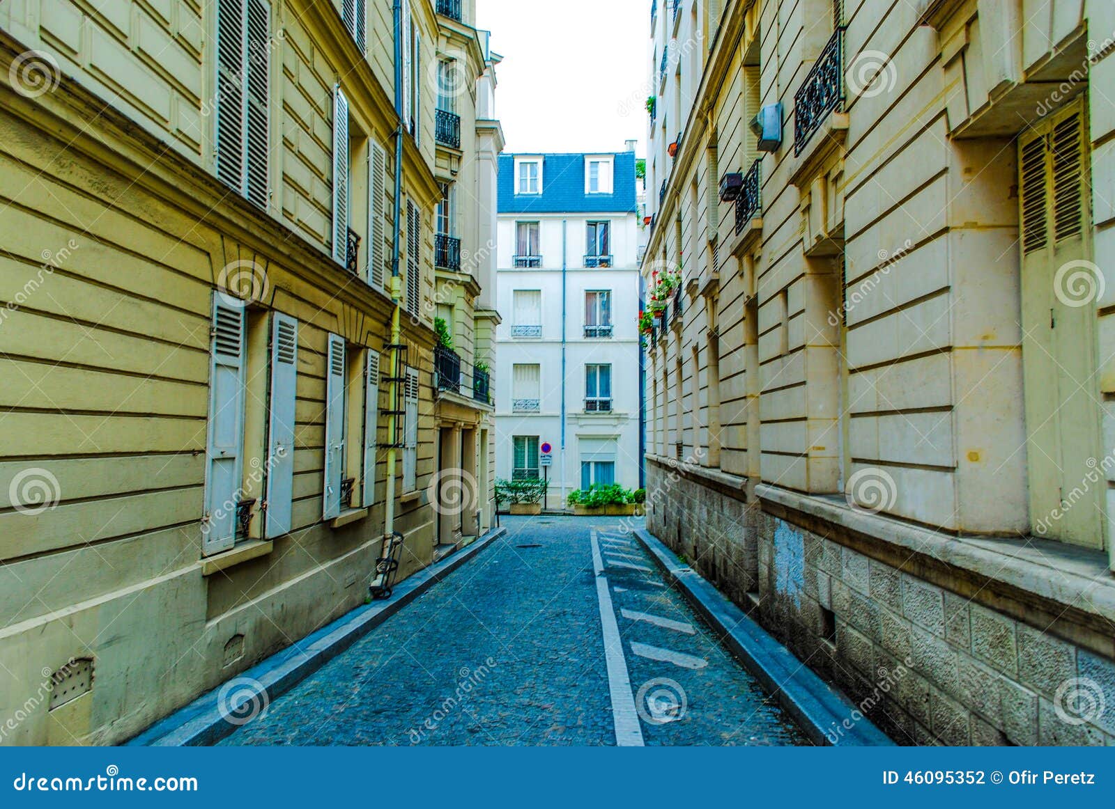 Fransk gata i Paris arkivfoto. Bild av gata, stad, arkitektur - 46095352