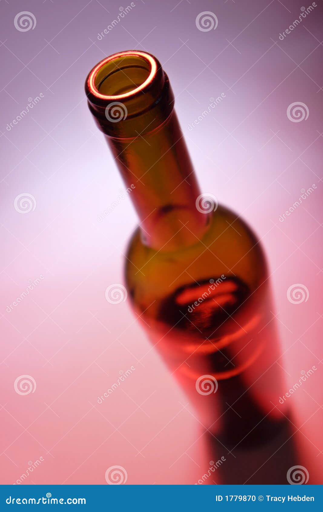 Frasco Aberto Do Vinho Vermelho Foto de Stock - Imagem de bebida, amor ...