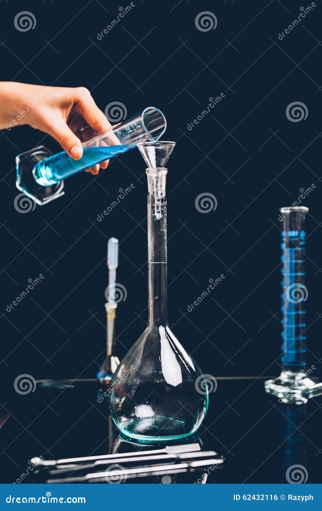 Frasco de Erlenmeyer foto de archivo. Imagen de erlenmeyer - 62432116