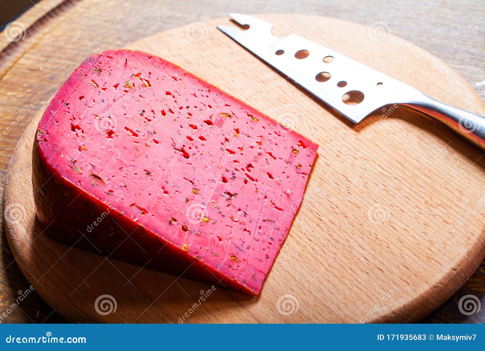 Frasco De Queso Rojo Sobre Fondo De Madera Imagen de archivo - Imagen ...