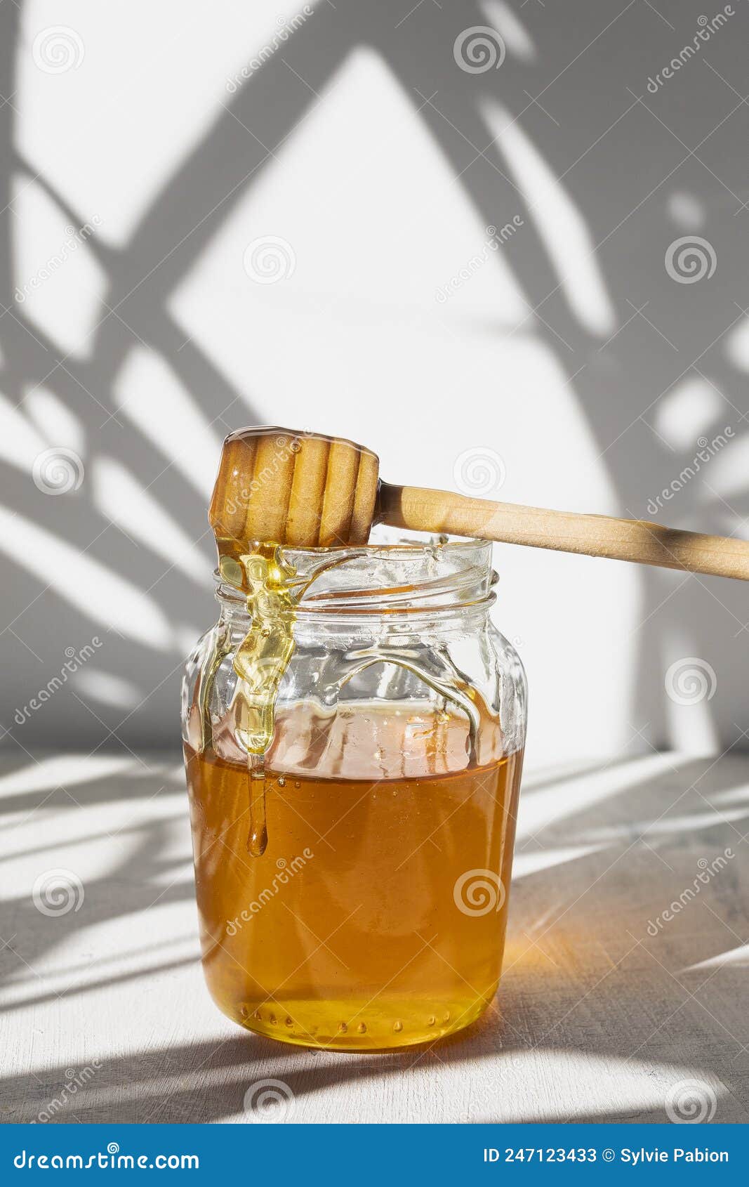 Frasco De Vidro Com Mel Cru De Abelhas Imagem de Stock - Imagem de ...