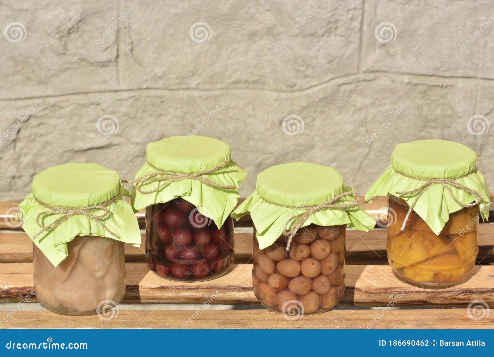 Frascos Con Compotas Frutales . Frutas Conservadas Foto de archivo ...