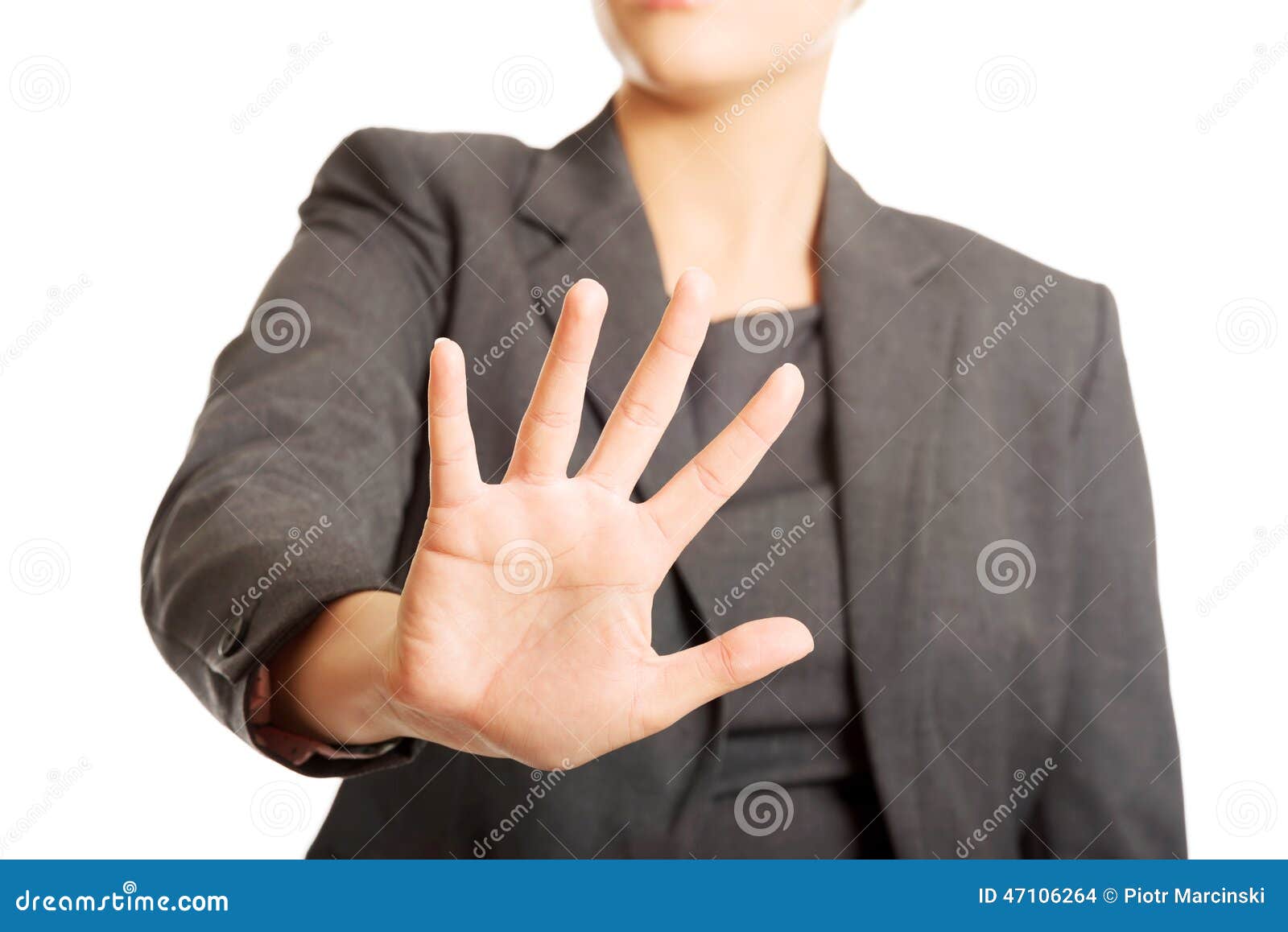 Frau, Die Ein Stoppschild Mit Ihrer Hand Macht Stockfoto - Bild von ...