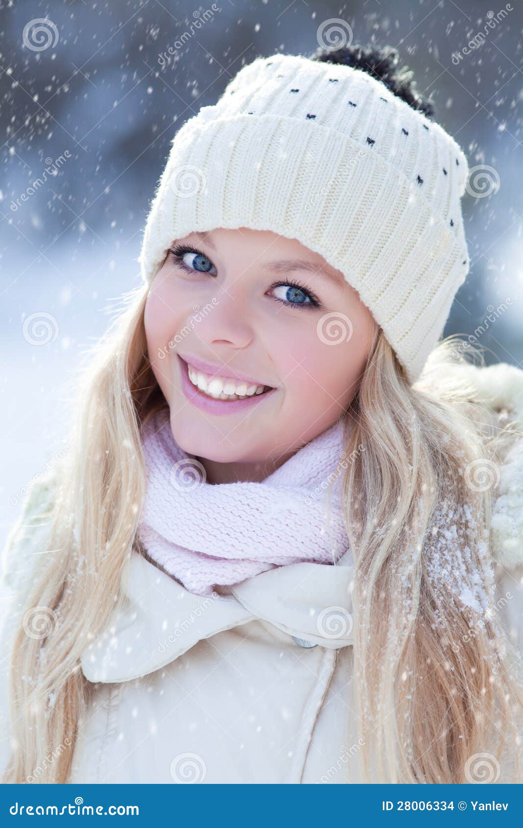 Frau im Winter stockfoto. Bild von zauber, glück, weihnachten - 28006334