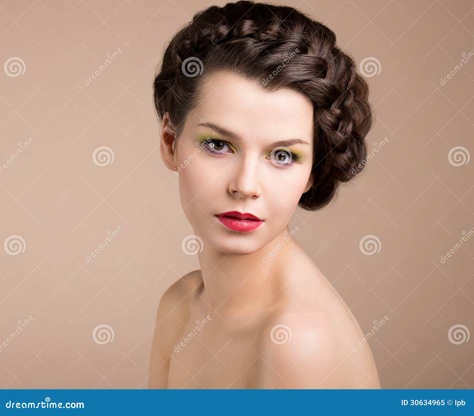 Frau Mit Brown-Haar. Romance Stockbild - Bild von verfeinert, schönheit ...