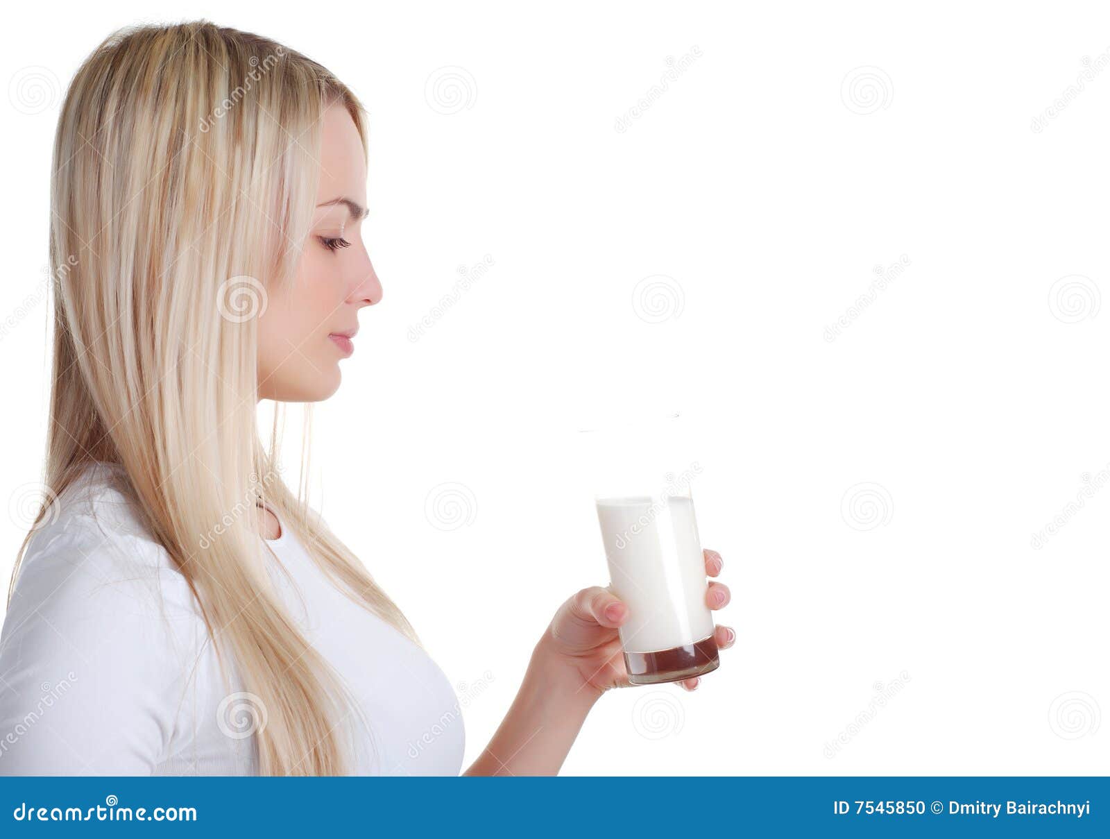 Frau mit Glas Milch stockfoto. Bild von milch, hintergrund - 7545850