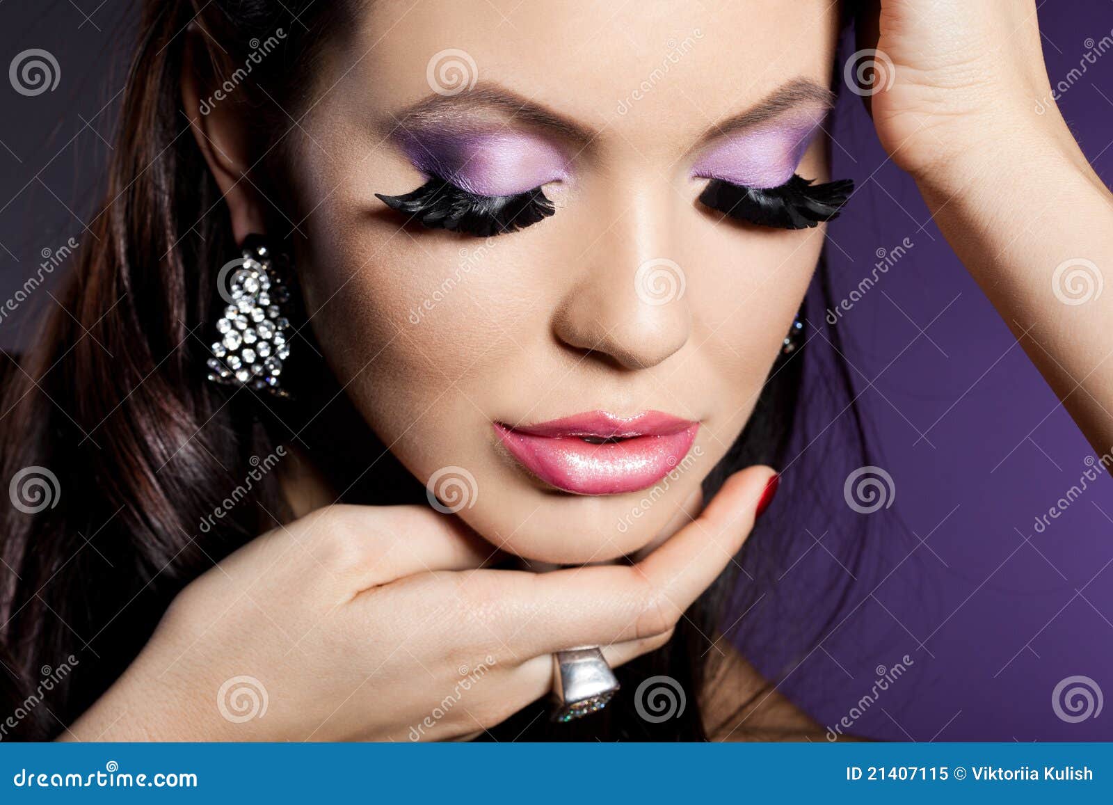 Frau mit violettem Antlitz stockbild. Bild von gesund - 21407115