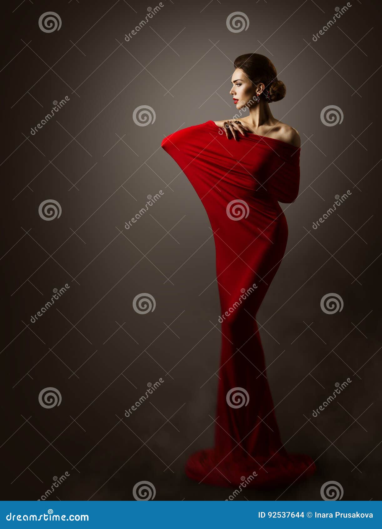 Frauen-rote Mode-Kleiderkunst, Elegantes Vorbildliches Posing, Langes ...