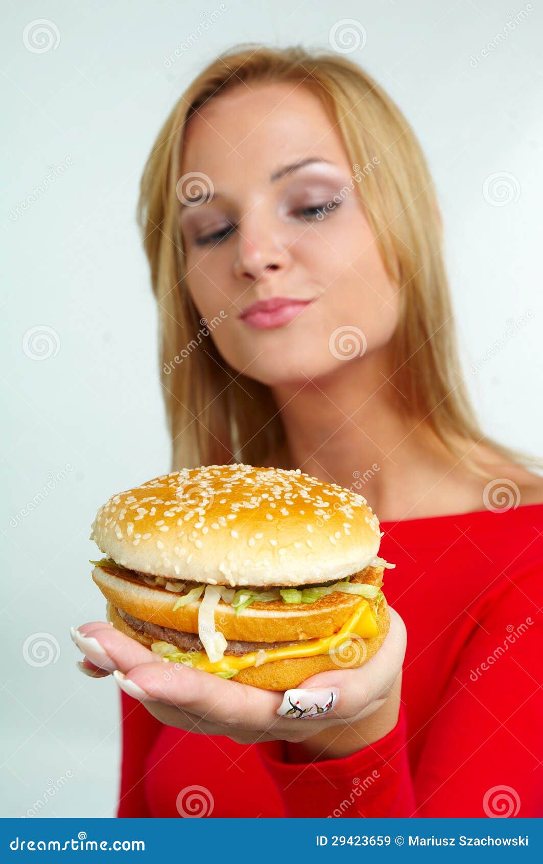 Frauen und Burger stockbild. Bild von cheeseburger, mädchen - 29423659
