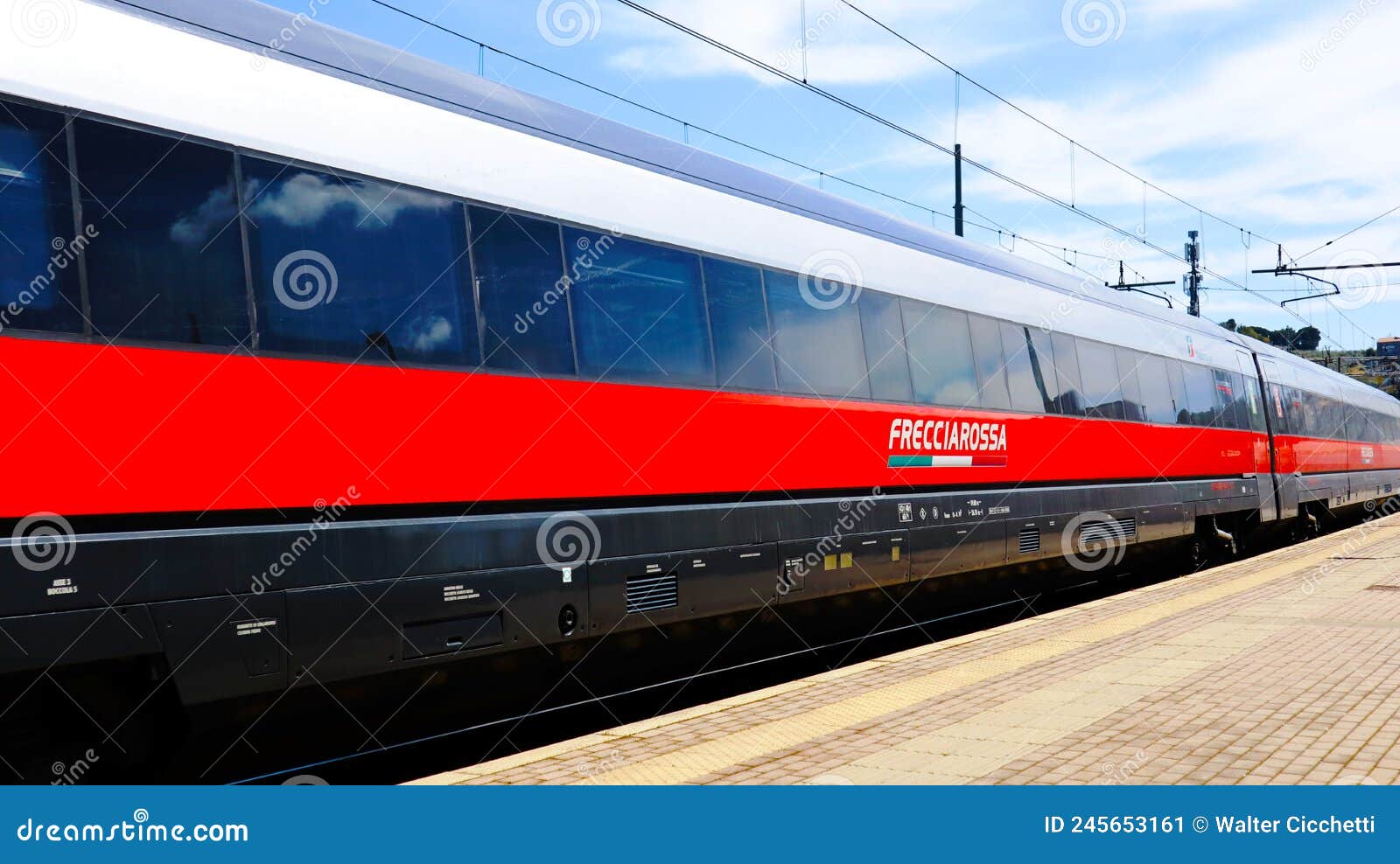 Frecciarossa De Trenitalia Italy Foto editorial - Imagen de etiqueta ...