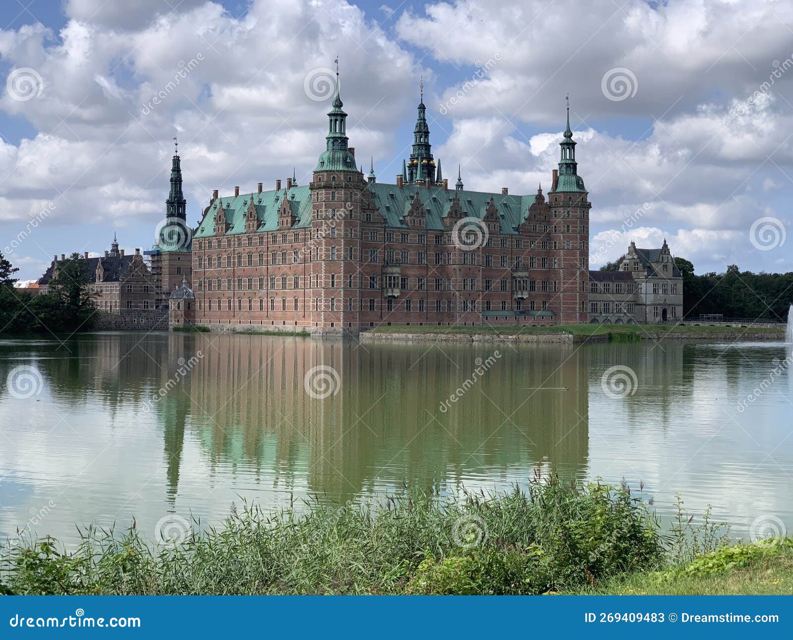 Frederiksborg Castle with Reflections in the Water Stock Image - Image ...