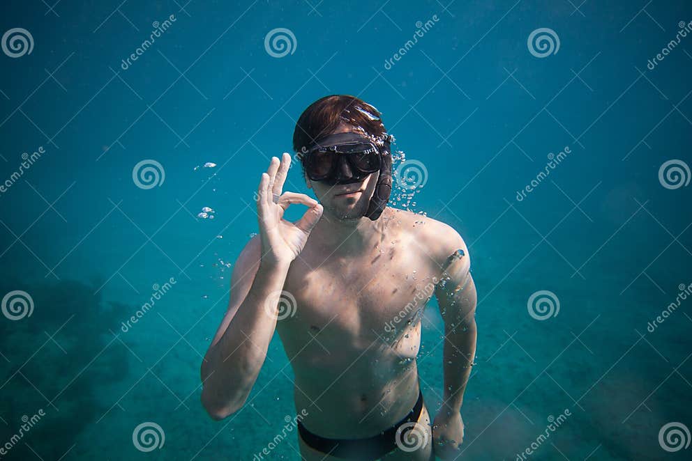 Freediver Doing the Okay Sign Stock Image - Image of light, face: 38913111