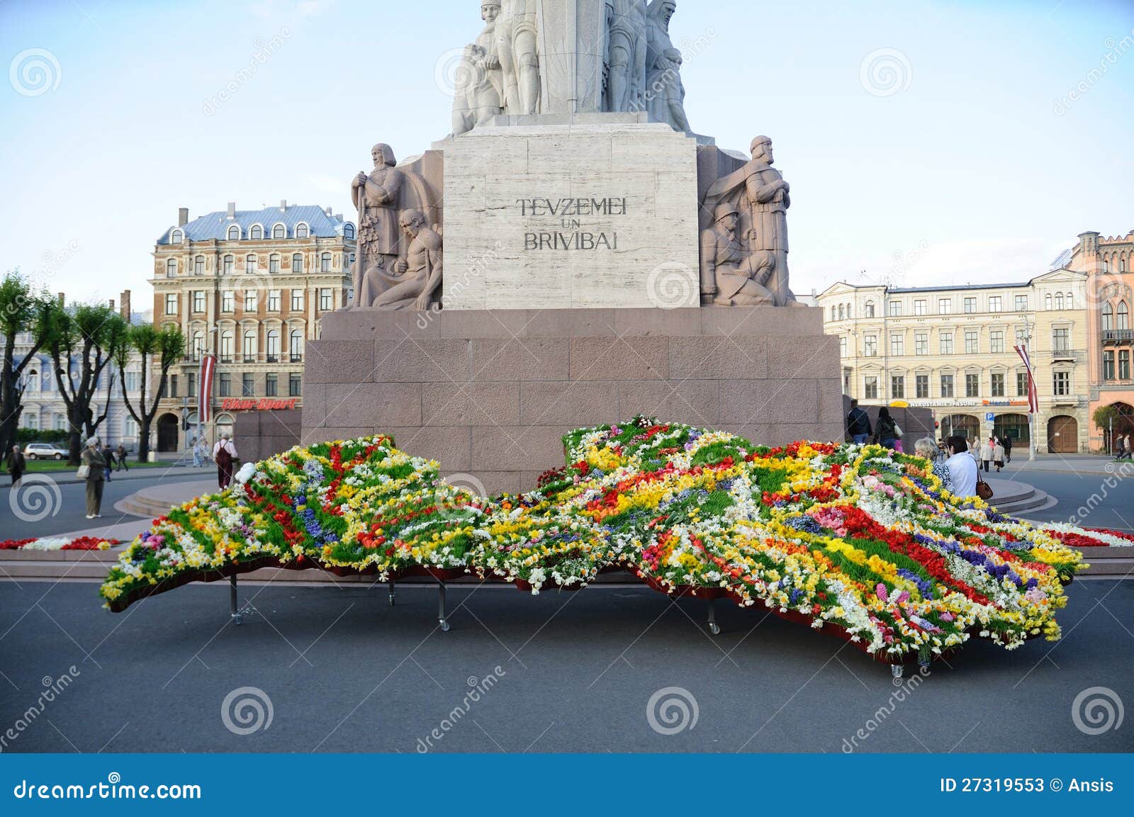 Freedom monument in Riga editorial stock photo. Image of city - 27319553