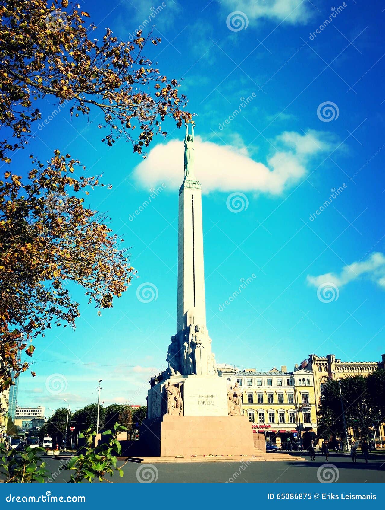 Freedom editorial image. Image of statue, latvija, riga - 65086875