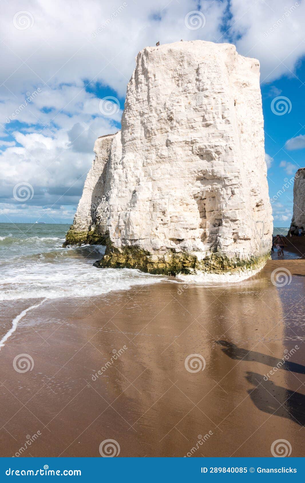 White Chalk Cliff Stack in Botany Bay Stock Image - Image of thanet ...