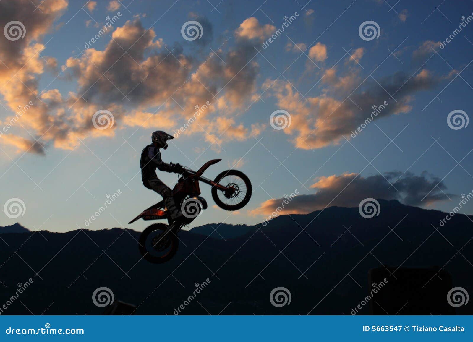 Freestyle motocross show editorial photography. Image of race - 5663547