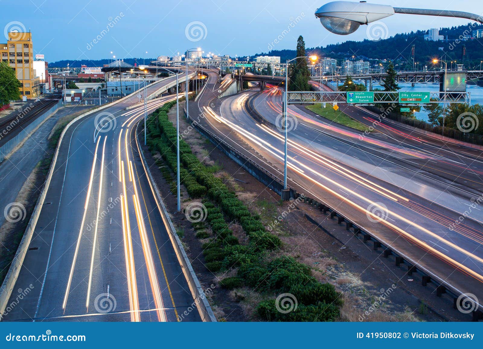 Freeway in Portland, Oregon Stock Photo - Image of road, vehicles: 41950802