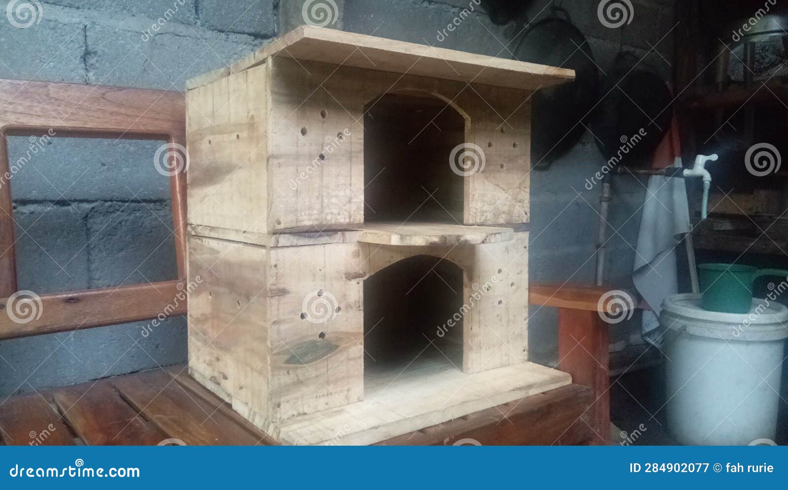 Freeze a Nesting Place for Doves Stock Image - Image of freeze, nesting ...