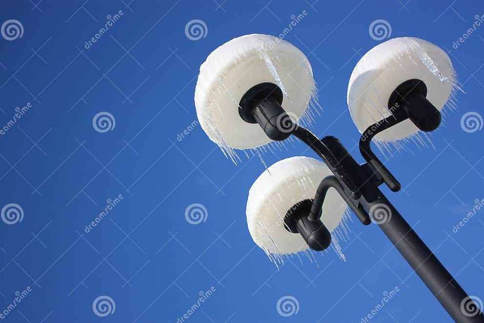 Freezing street light stock image. Image of freezing, black - 7437313