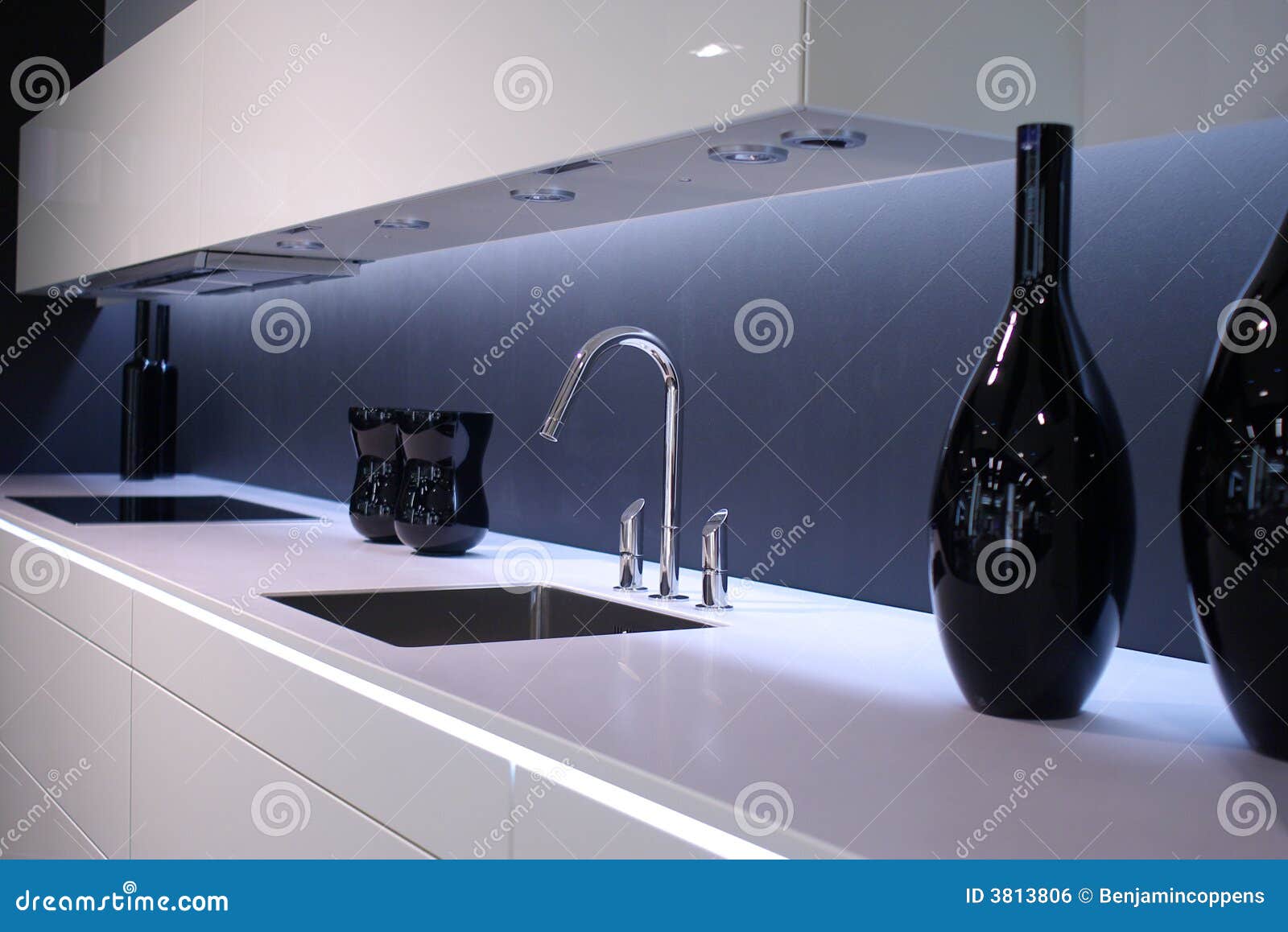 Fregadero De Cocina Moderno Foto de archivo - Imagen de cena, almuerzo ...