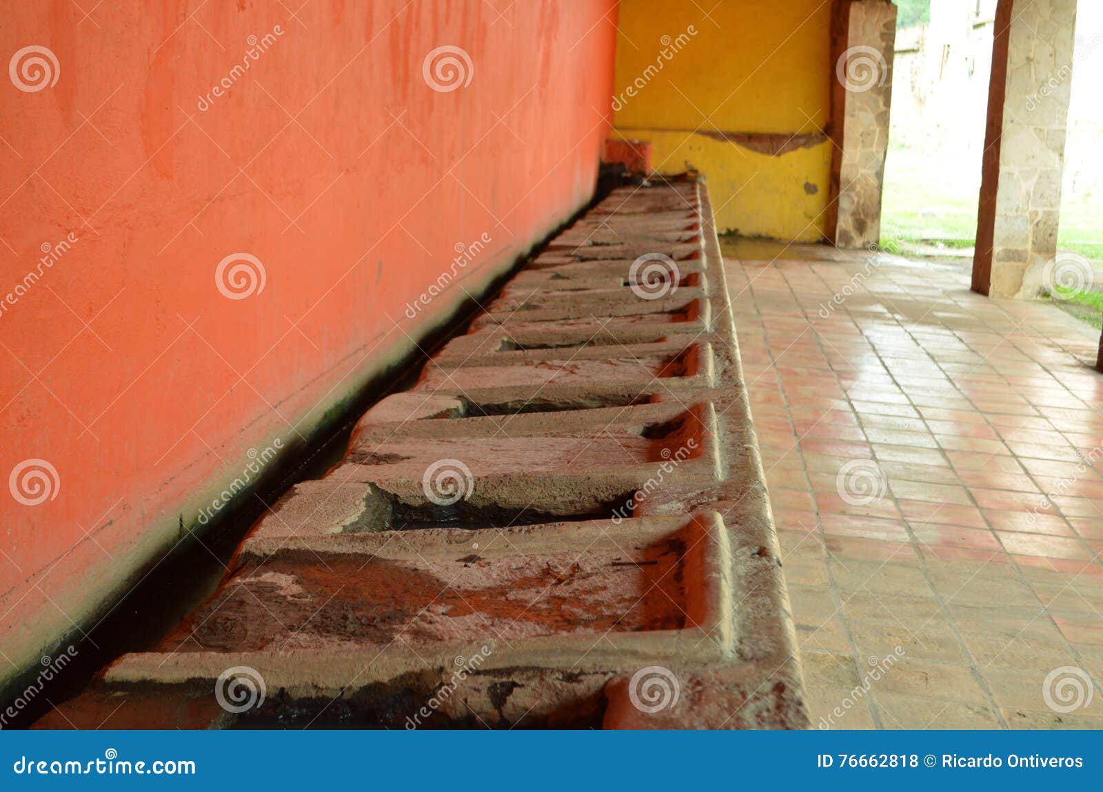 Fregaderos De Piedra Viejos Foto de archivo - Imagen de ropas, piedra ...