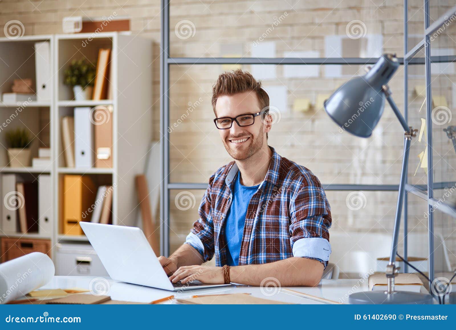 Freiberufler stockfoto. Bild von freiberufler, büro, angestellter ...