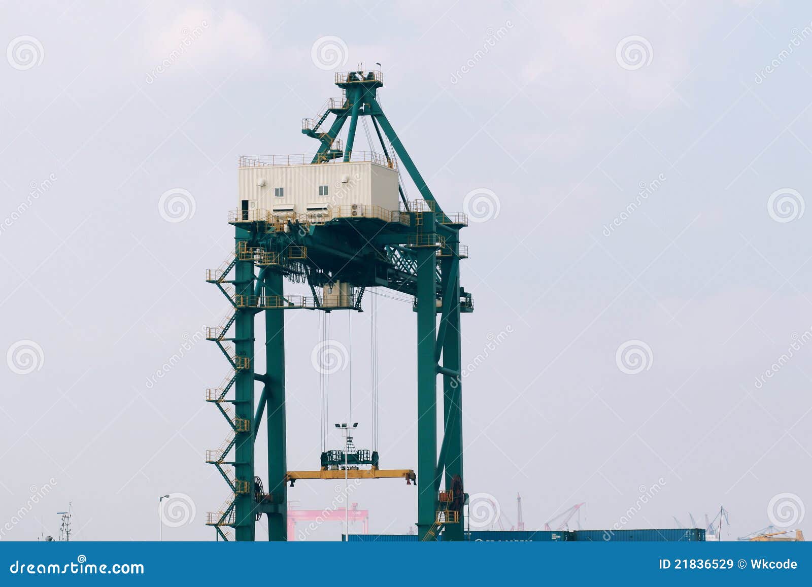 Freight dock crane stock image. Image of lifting, lift - 21836529