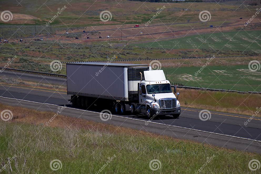Freightliner Blanc Daycab/remorque Blanche Image éditorial - Image du ...