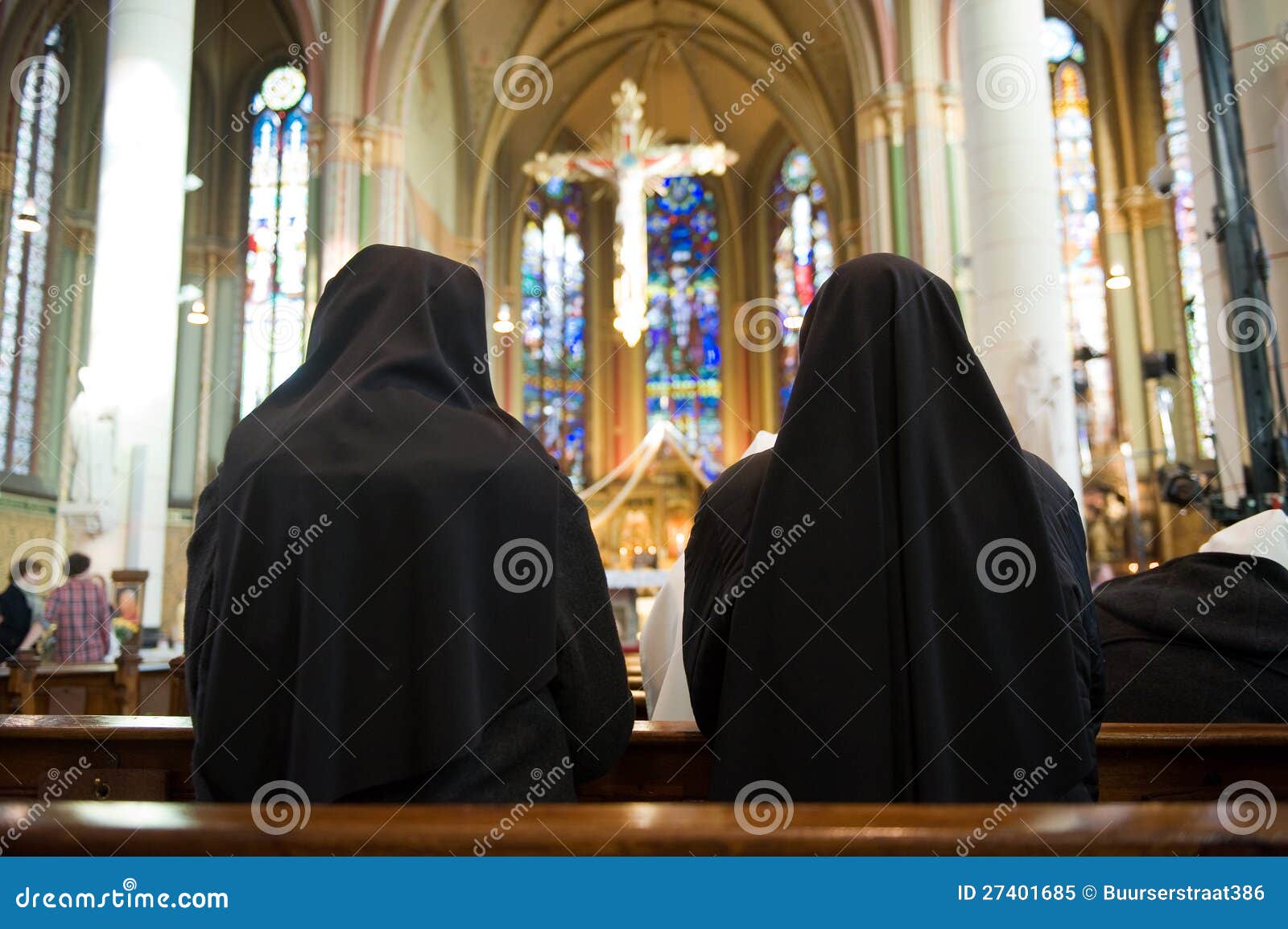 Freiras Praying imagem de stock. Imagem de cruz, espiritualidade - 27401685