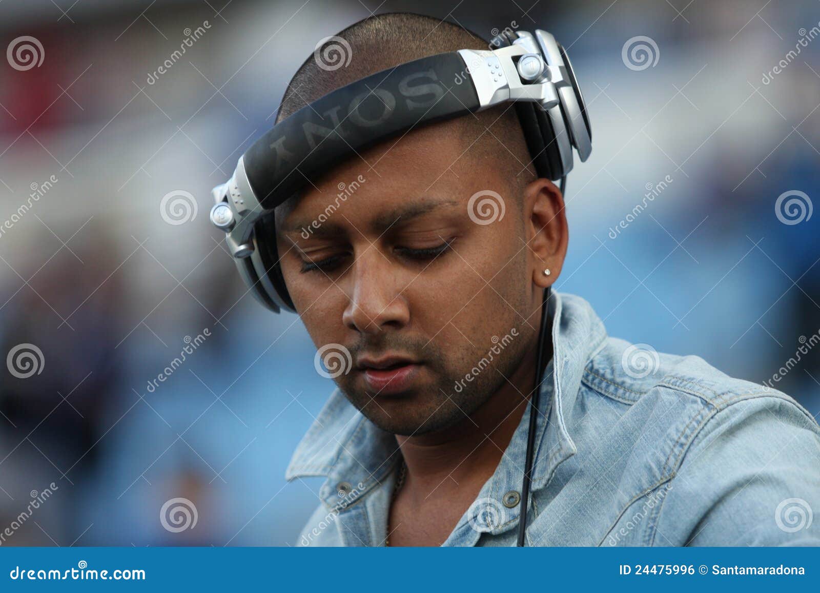 French DJ Assad editorial photo. Image of session, atmosphere - 24475996