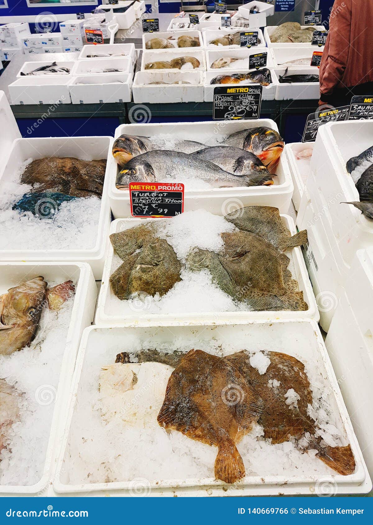 Fish market Paris editorial photo. Image of fish, market - 140669766