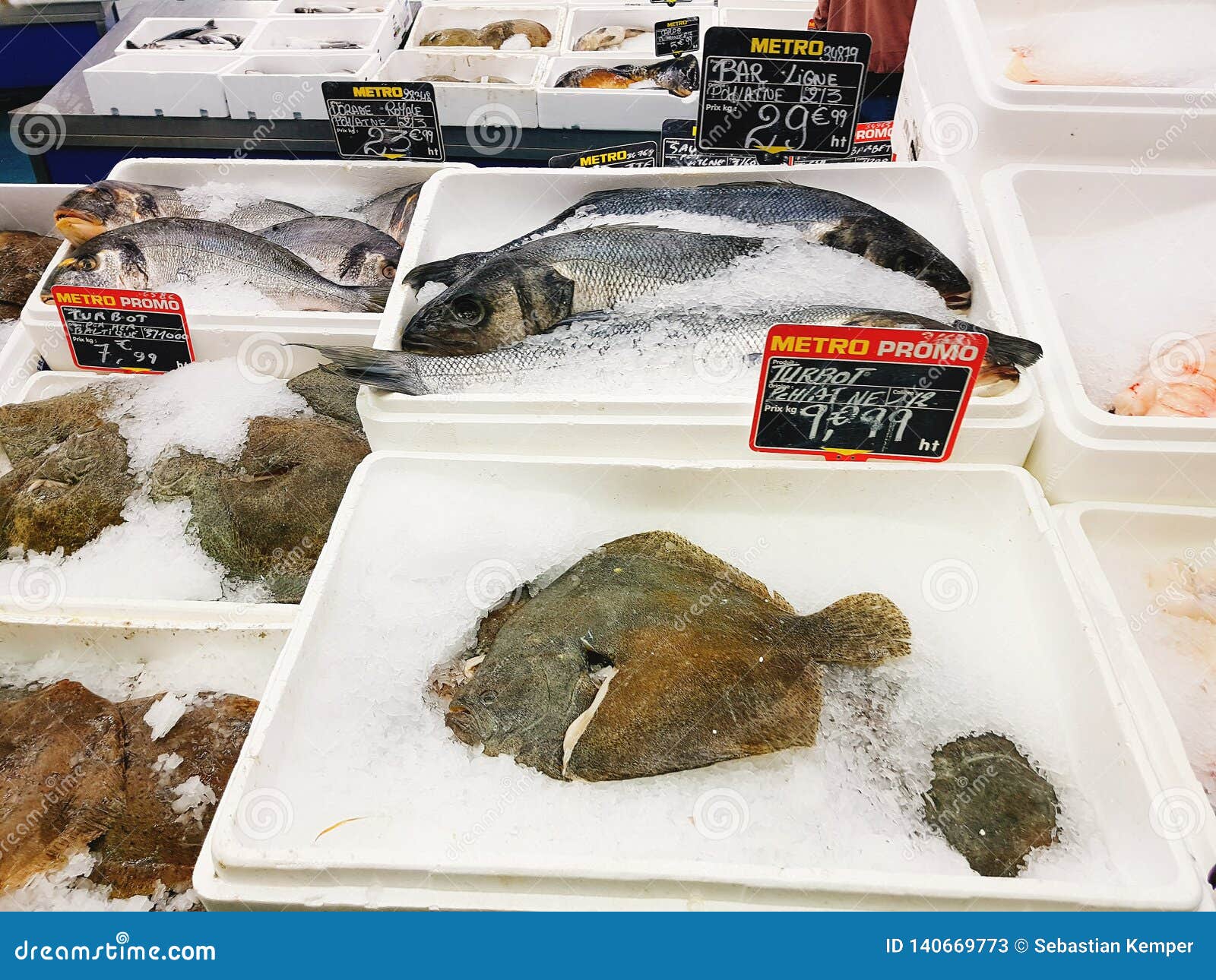 Fish market Paris editorial stock photo. Image of fish - 140669773