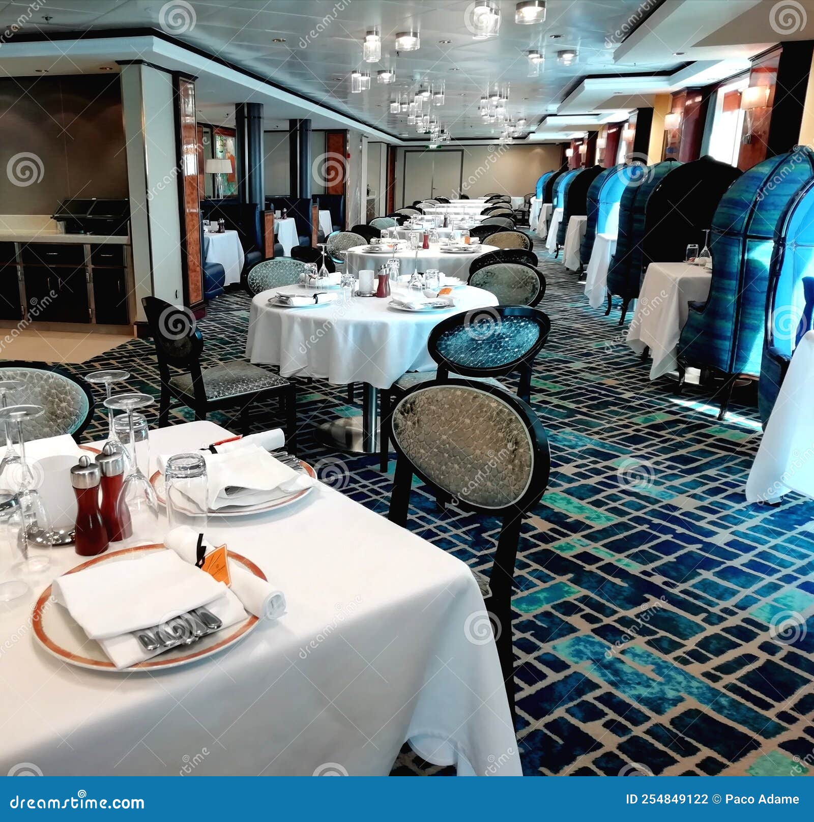 French Restaurant Fine Dinning. Table Setting in Fine Dining Room Stock ...