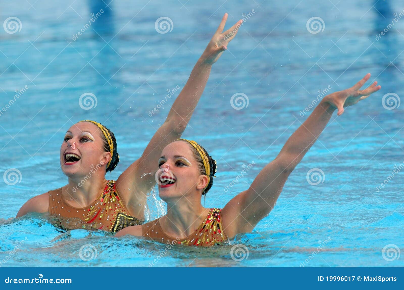 French synchro swimmers editorial photography. Image of aquatic - 19996017