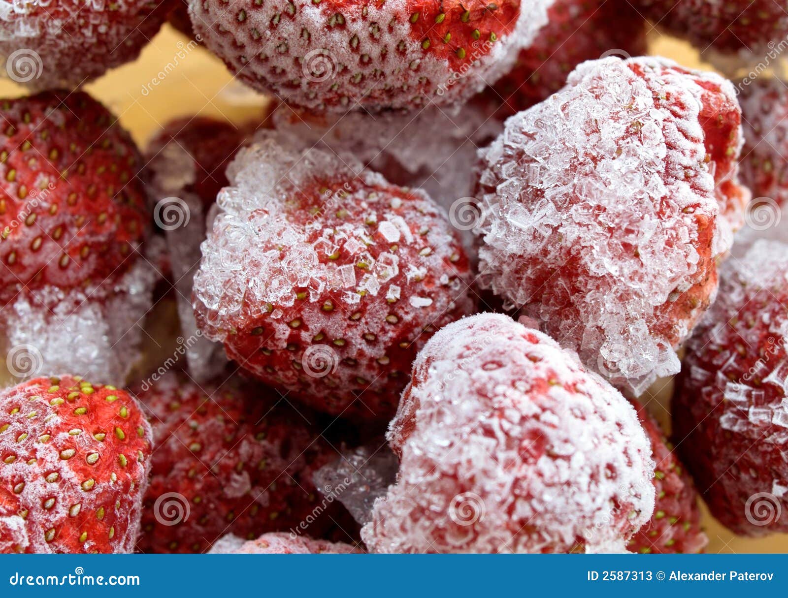 Fresas congeladas imagen de archivo. Imagen de color, cubo - 2587313