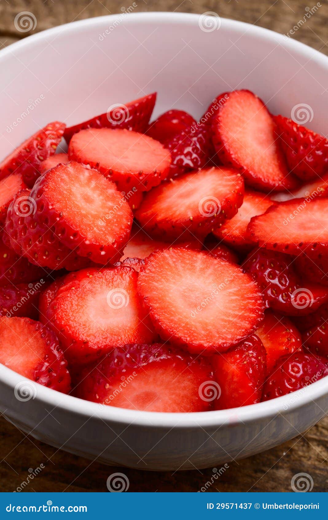 Fresas cortadas imagen de archivo. Imagen de taza, delicioso - 29571437