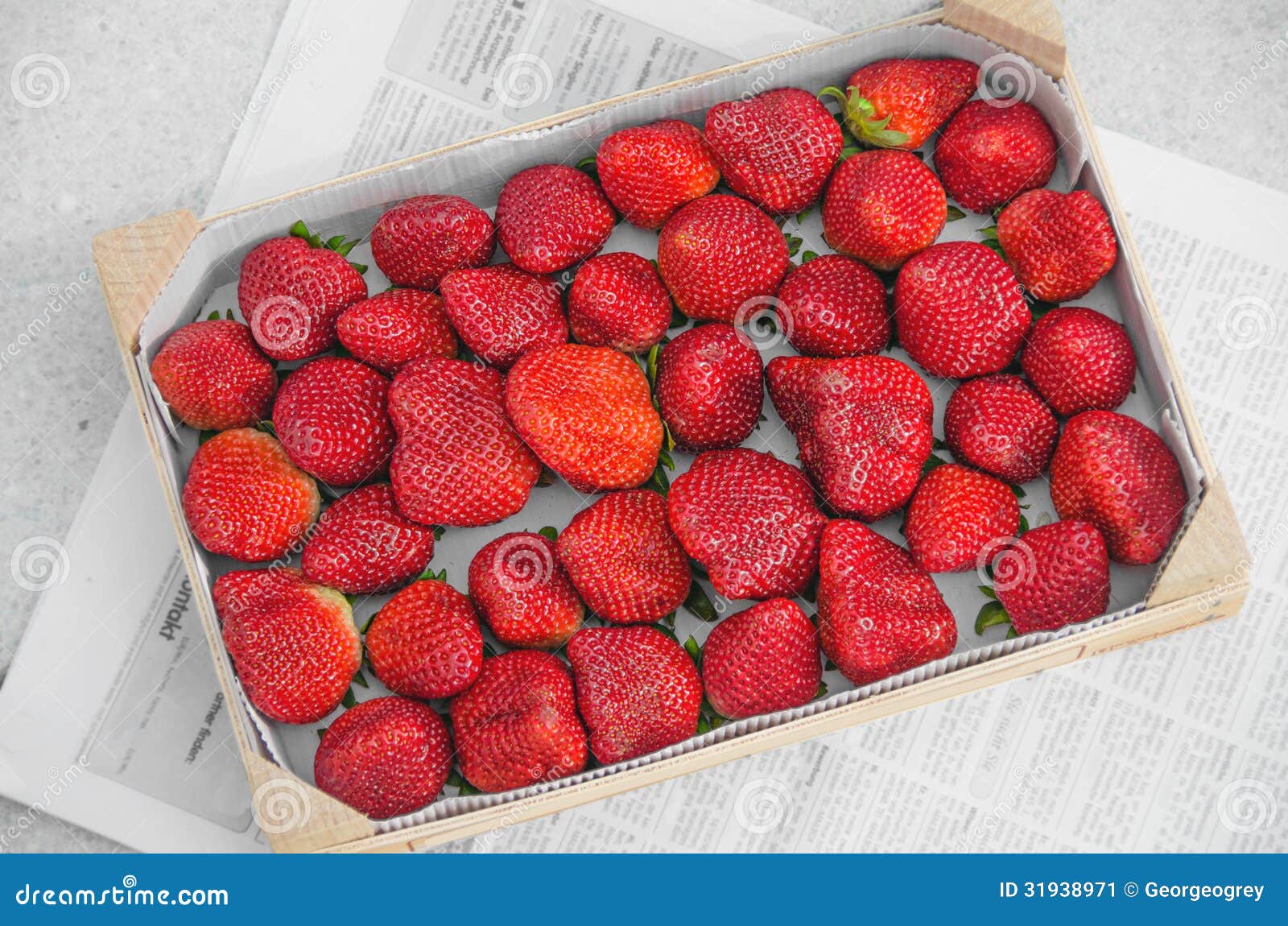 Fresas En La Caja De Madera 1 Imagen de archivo - Imagen de primer ...