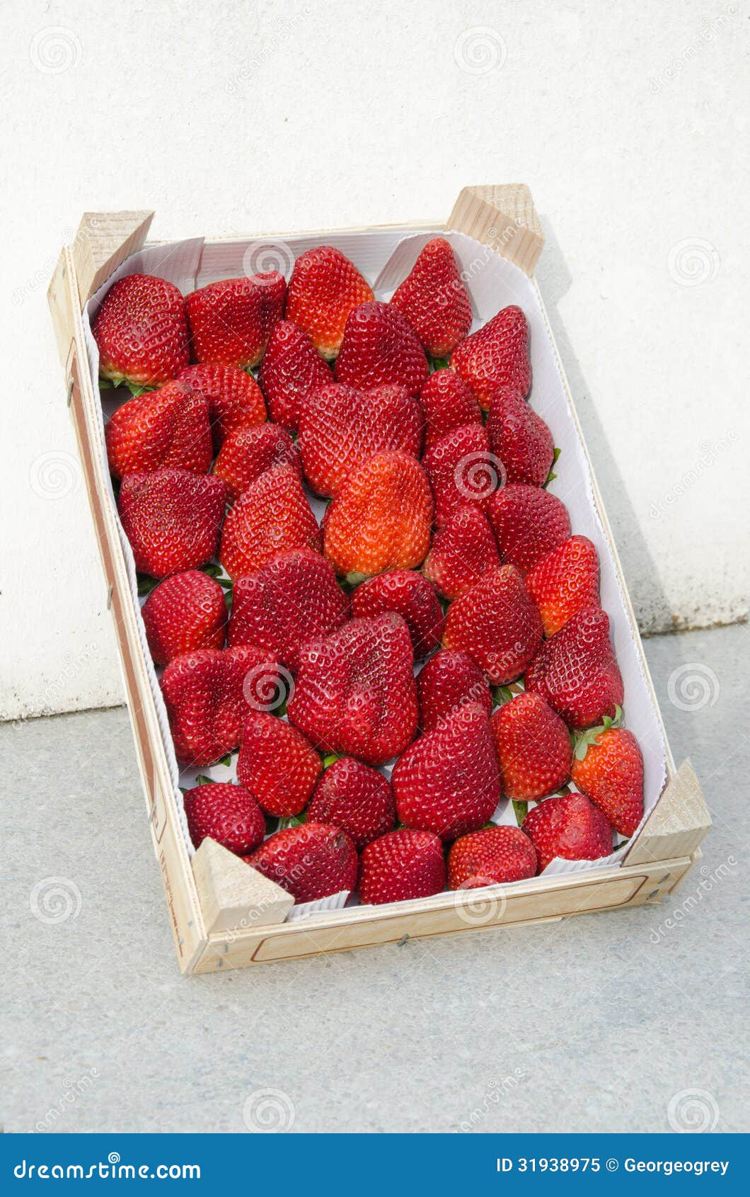Fresas En La Caja De Madera 2 Imagen de archivo - Imagen de delicioso ...