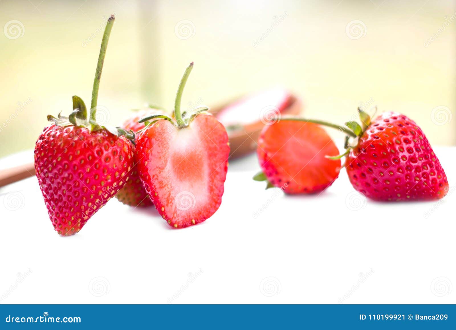 Fresas rojas imagen de archivo. Imagen de rojo, ingrediente - 110199921
