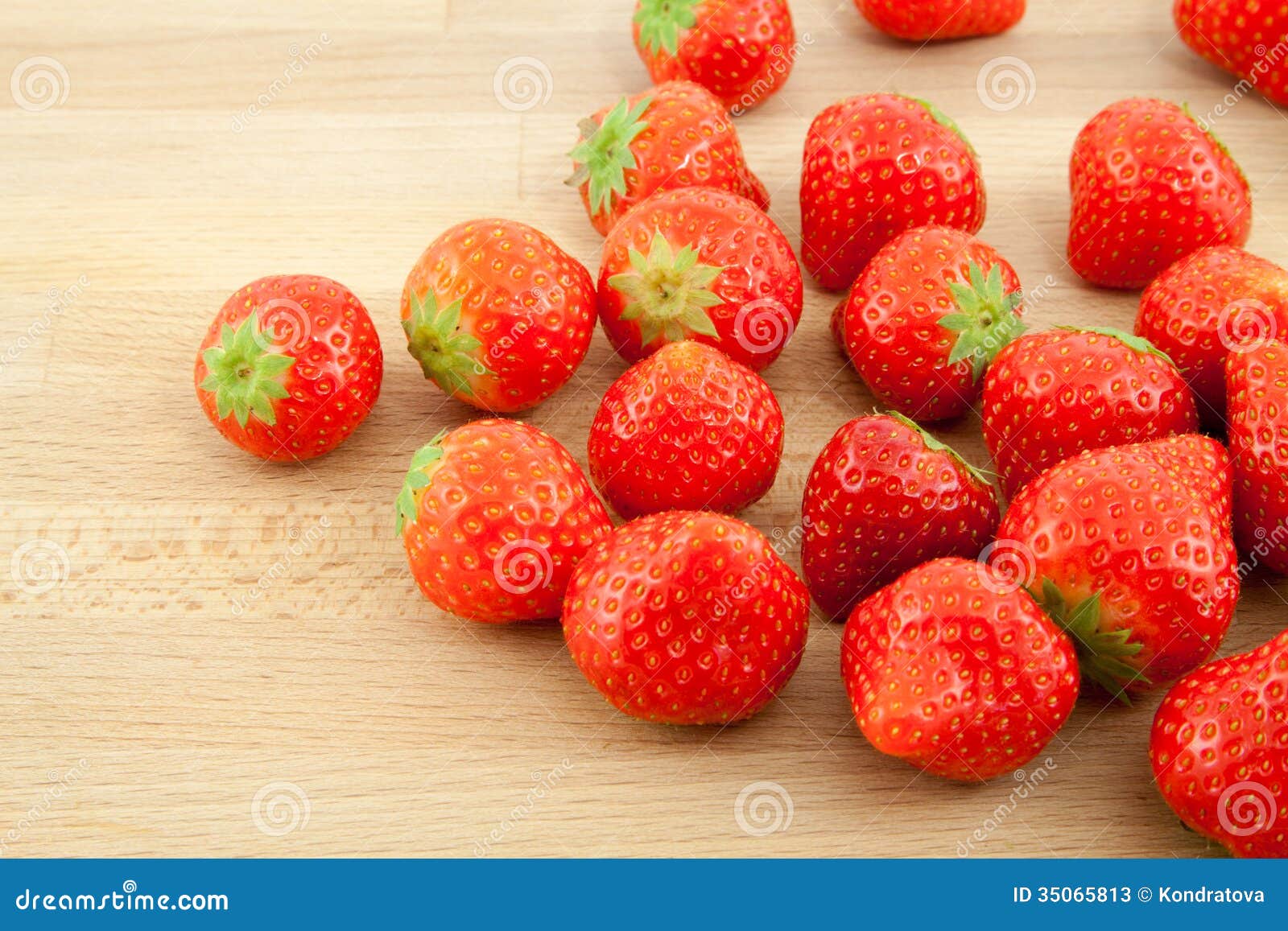 Fresas rojas imagen de archivo. Imagen de hoja, extracto - 35065813