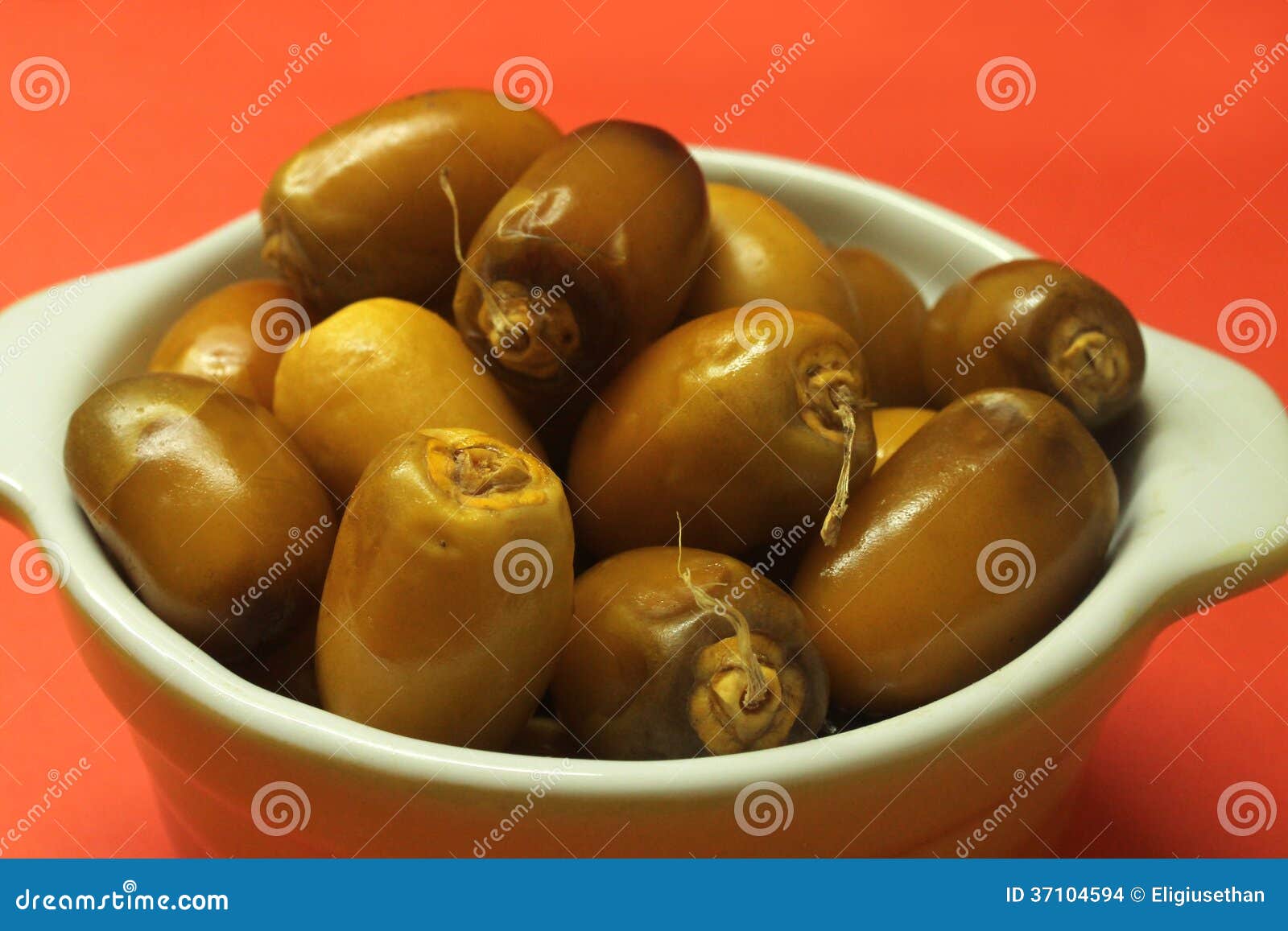 Fresh Arabic Dates in a Bowl Stock Photo - Image of frame, datepalm ...