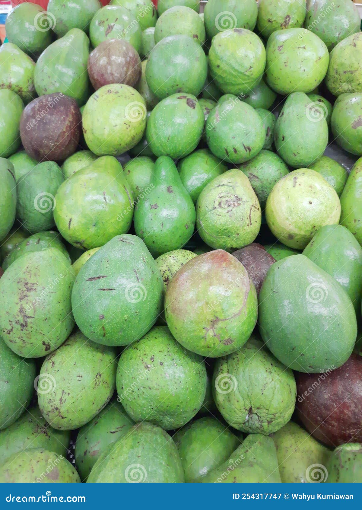 Fresh Avocado in Various Colors and Sizes Stock Image - Image of ...