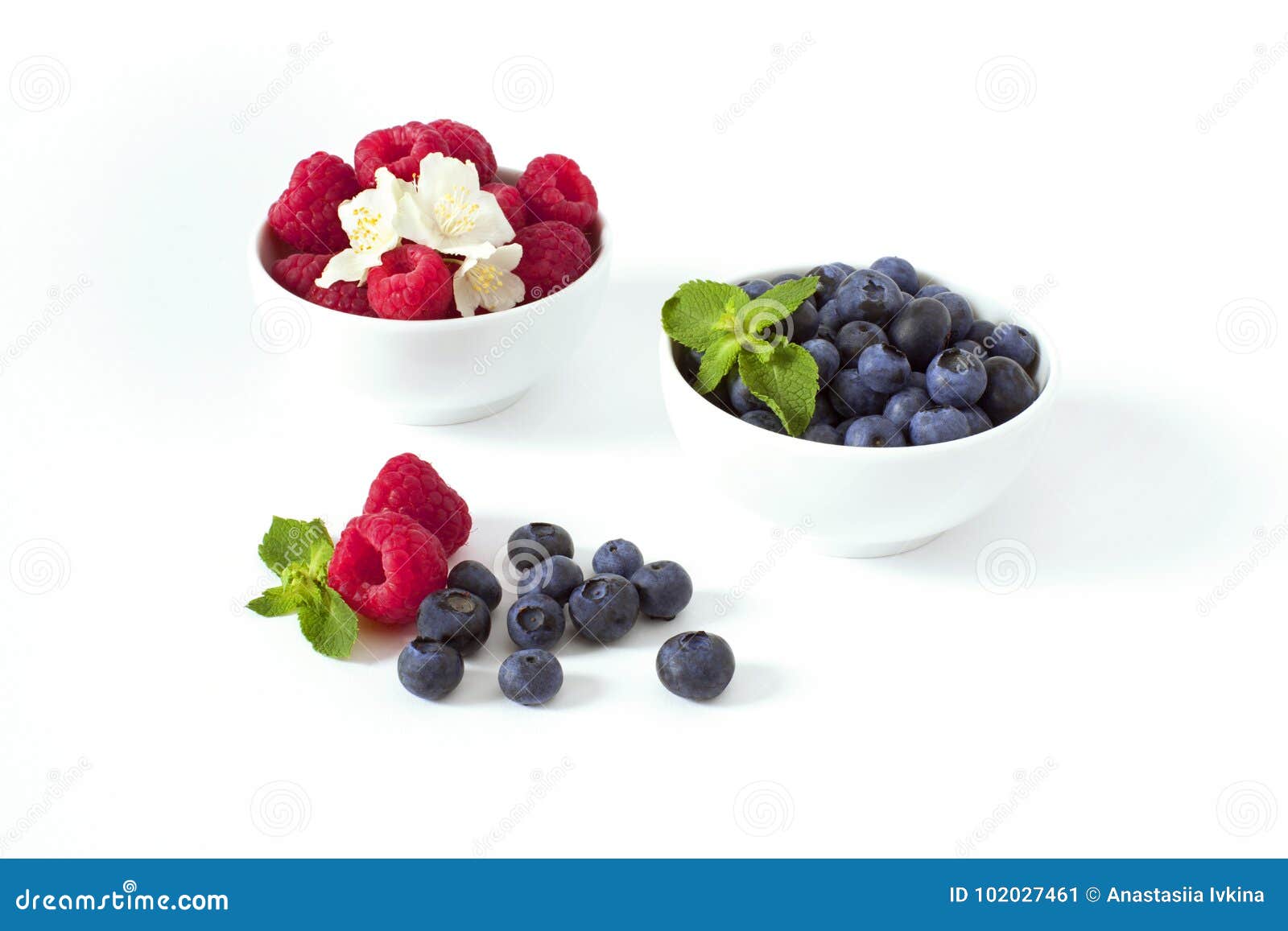 Fresh berries in a bowl stock image. Image of freshness - 102027461