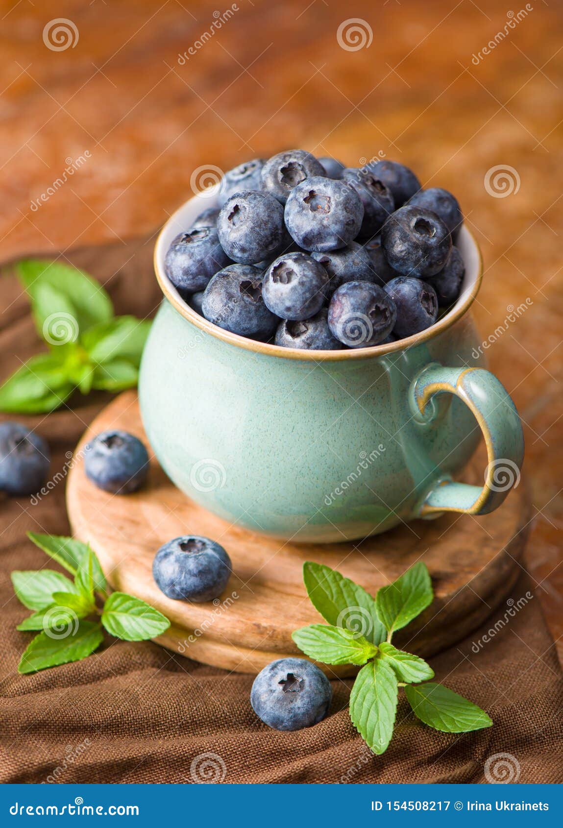 Fresh Blueberry in a Cup with Leaves of Mint Stock Image - Image of ...
