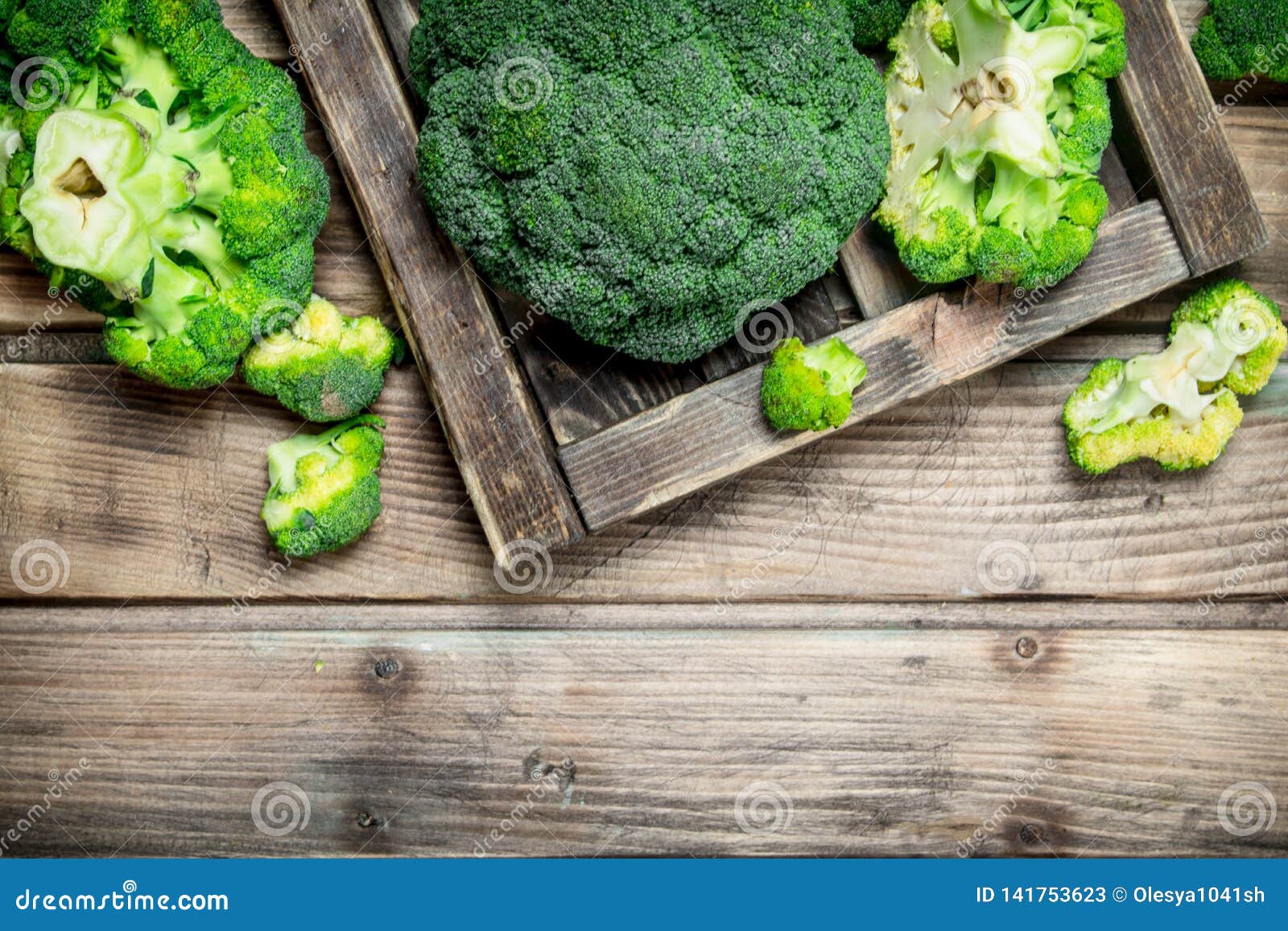 Fresh Broccoli in a Wooden Box Stock Image - Image of healthy, dieting ...