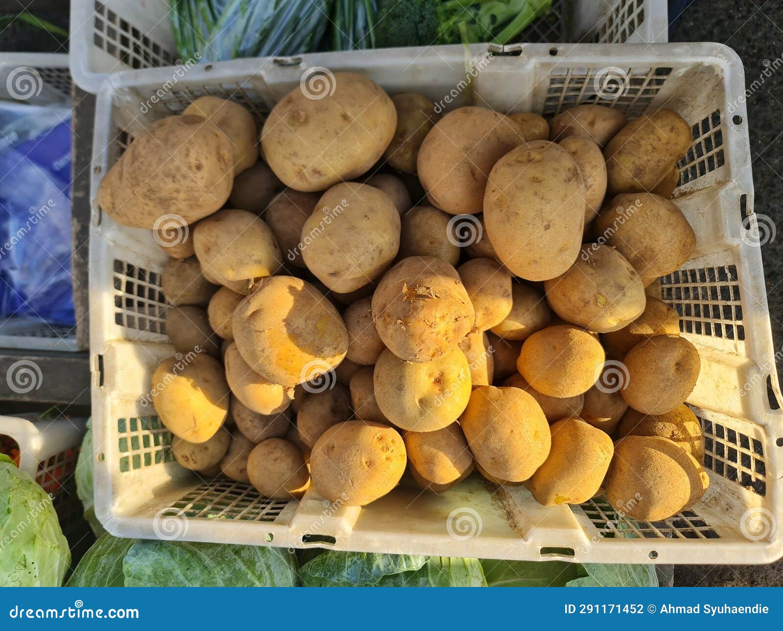 Fresh Brown Potato in Local Market Stock Photo - Image of food, market ...